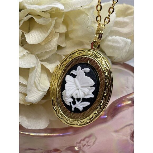 Fancy Fox Boutique | Jewelry | Valentines Daygift Cameo Anniversary ...